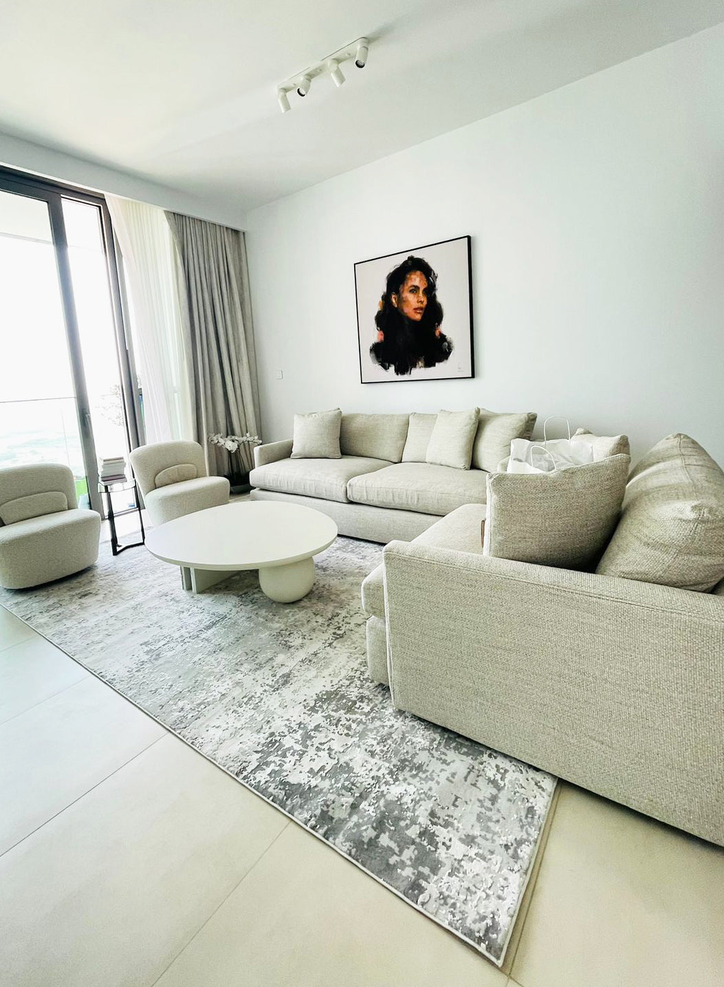 Jay Ashton Round – Carpet Centre